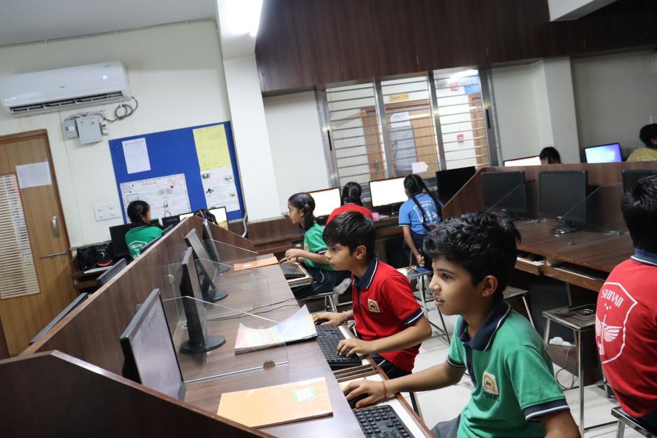Facilities - Labs | Shree Swaminarayan Gadi International Techno School