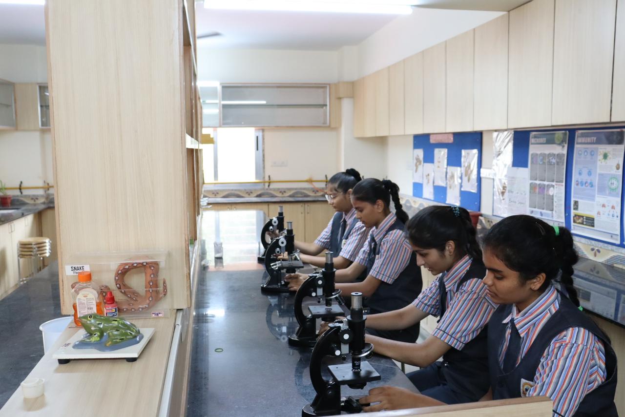 Facilities - Labs | Shree Swaminarayan Gadi International Techno School