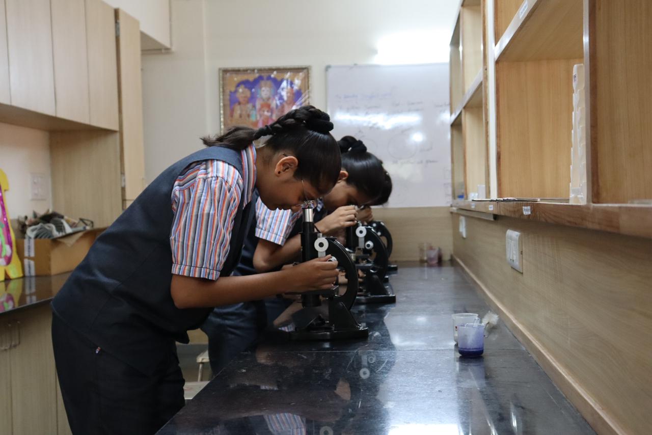 Facilities - Labs | Shree Swaminarayan Gadi International Techno School
